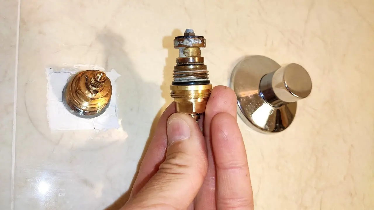 Llave de corte de un cuarto húmedo: qué es y cómo funciona | Cerrajería ...